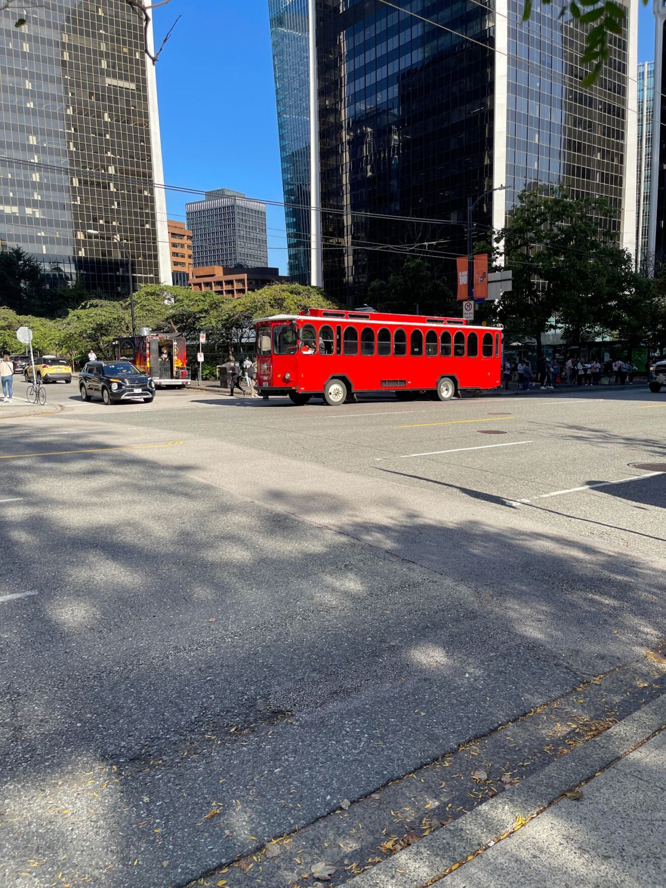The Most Beautiful Spots in Vancouver This Fall on a Trolley Tour ...